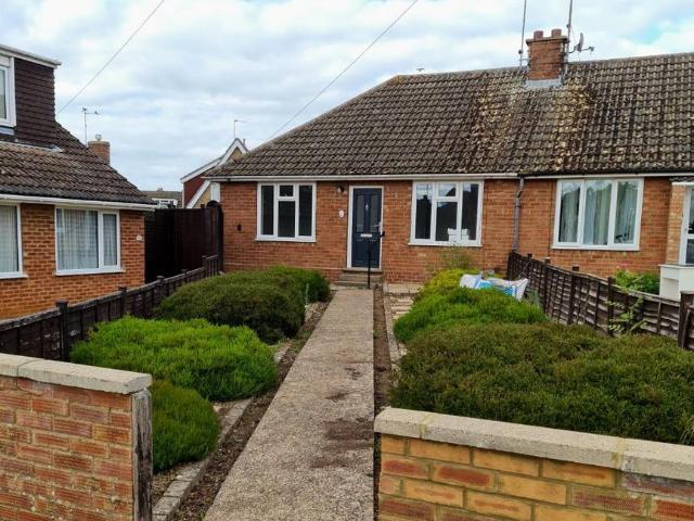 The Avenue, Northampton 2 bed bungalow to rent £1,195 pcm £276 pw