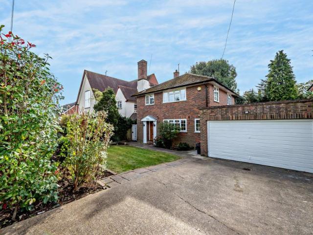 The Avenue, Northwood HA6 4 bed terraced house to rent £4,250 pcm £981 pw