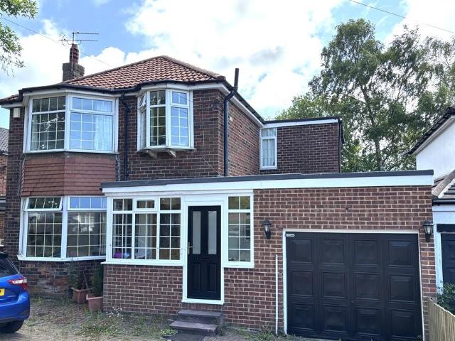 The Avenue, Alwoodley, Leeds, LS17 4 bed detached house to rent £2,250 pcm £519 pw