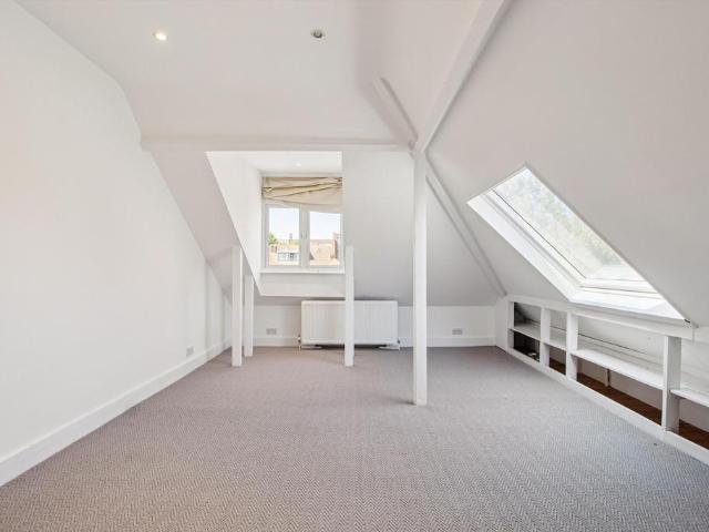 The Avenue, Brondesbury Park, London NW6 3 bed flat to rent £2,496 pcm £576 pw