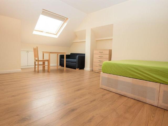 The Avenue Bruce Grove/ Seven Sisters. Property to rent £1,195 pcm £276 pw