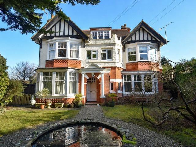 The Avenue, Crowthorne, Berkshire RG45, 2 bed flat to rent, £1,350 pcm | PrimeLocation