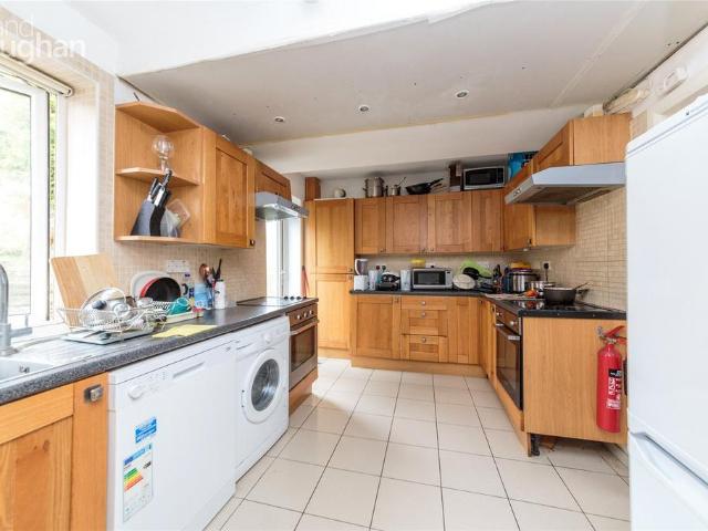 The Avenue, East Sussex BN2 6 bed semi detached house to rent £2,990 pcm £690 pw