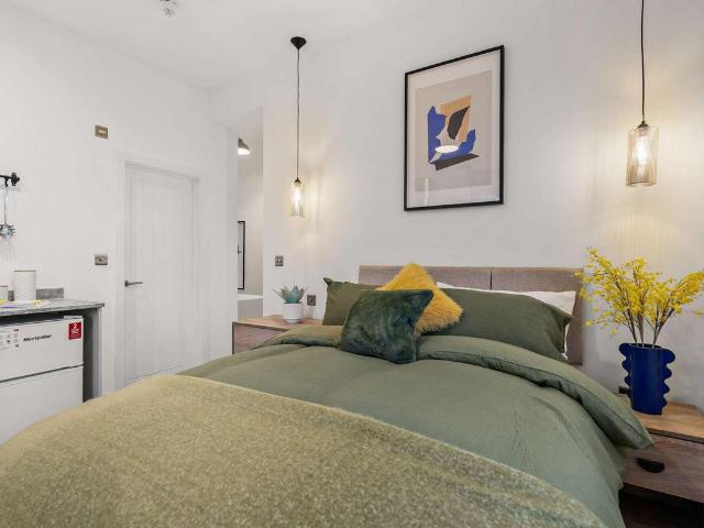 The Avenue, Eastbourne BN21 Studio to rent £1,150 pcm £265 pw