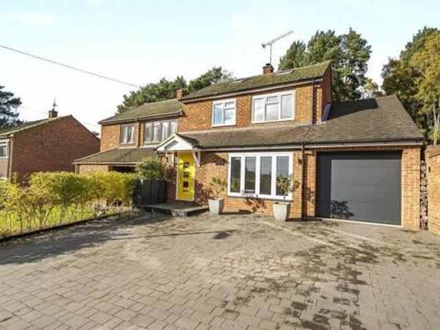The Avenue, Lightwater, 3 Bedroom Semi detached