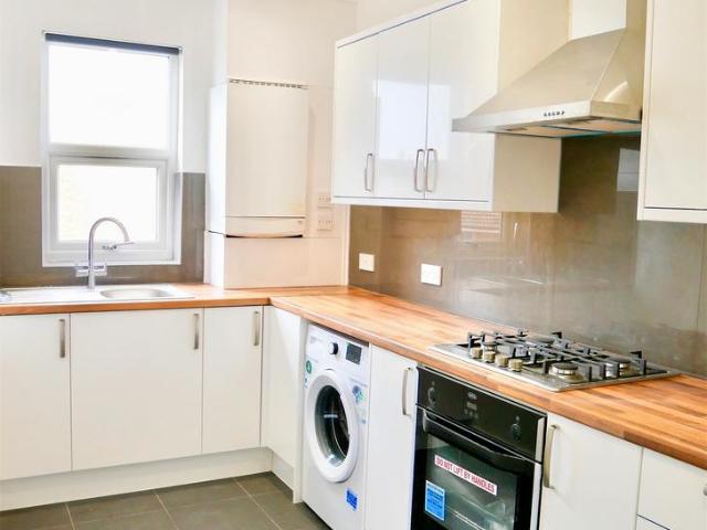 The Avenue, London W13 2 bed flat to rent £1,950 pcm £450 pw