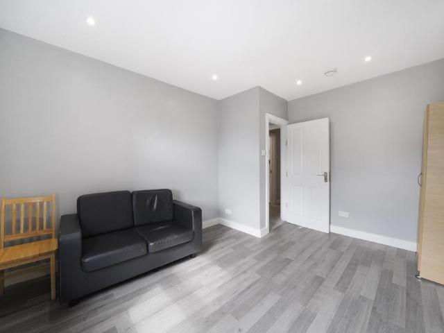 The Avenue, London W13 2 bed flat to rent £2,000 pcm £462 pw