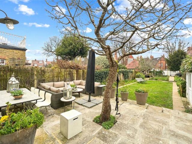 The Avenue, London, W4 5 bed semi detached house to rent £12,500 pcm £2,885 pw
