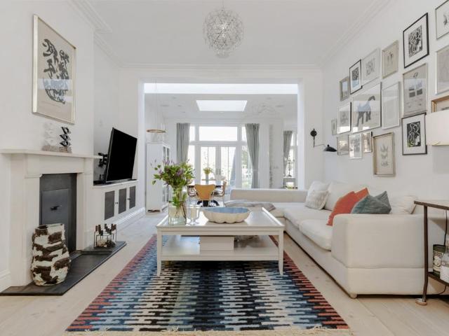 The Avenue London W4 5 bed semi detached house to rent £12,497 pcm £2,884 pw