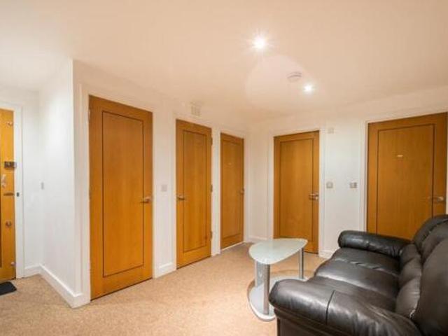 The Avenue, London, Studio Flat For