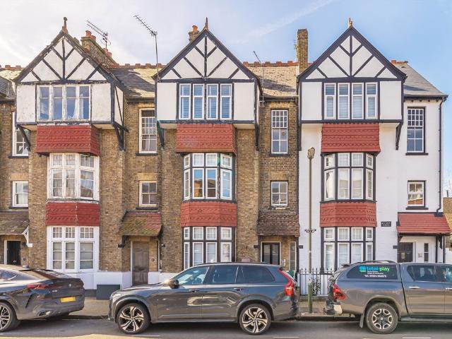 The Avenue, Lower Sunbury TW16, 1 bed flat to rent, £1,295 pcm | PrimeLocation