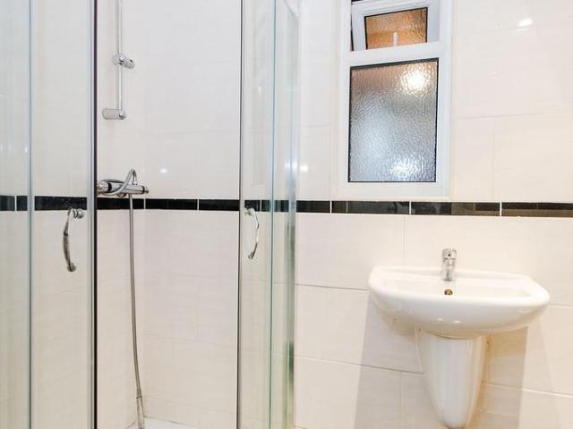 The Avenue, Pinner, HA5 3 bed semi detached house to rent £2,550 pcm £588 pw