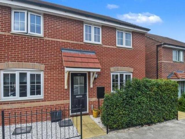 The Avenue, Priors Hall Park, 3 Bedroom End