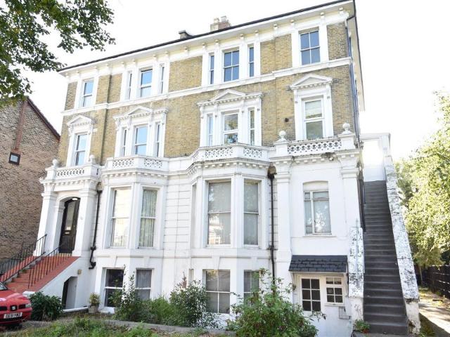 The Avenue, Surbiton 1 bed flat to rent £1,295 pcm £299 pw