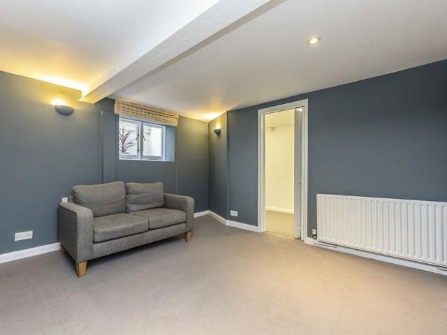 The Avenue, TW1, London