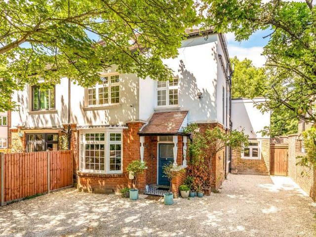 The Avenue, Twickenham TW1 4 bed detached house to rent £7,495 pcm £1,730 pw