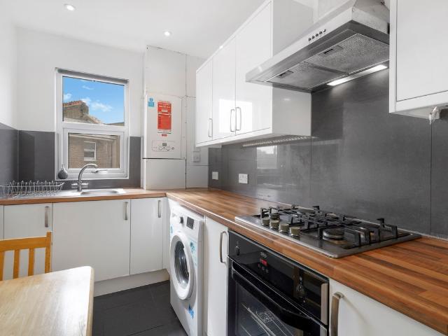 The Avenue, West Ealing W13, 2 bed flat to rent, £2,000 pcm | PrimeLocation