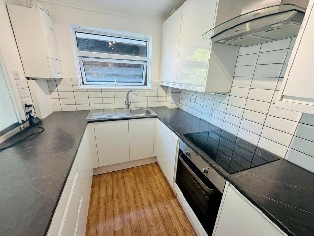 The Avenue, Worcester Park KT4, 1 bed flat to rent, £1,500 pcm | PrimeLocation