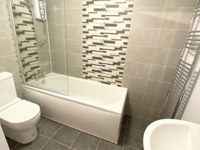 The Avenue, Worcester Park KT4 1 bed flat to rent £1,550 pcm £358 pw