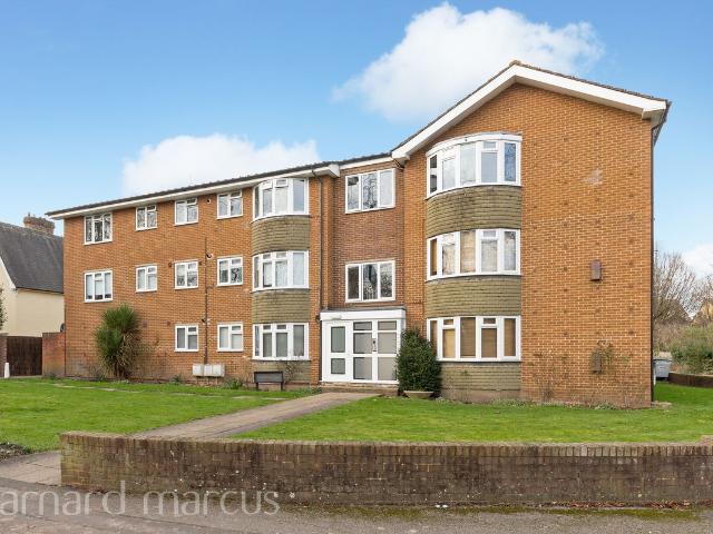 The Avenue, Worcester Park KT4, 2 bed flat to rent, £1,850 pcm | PrimeLocation