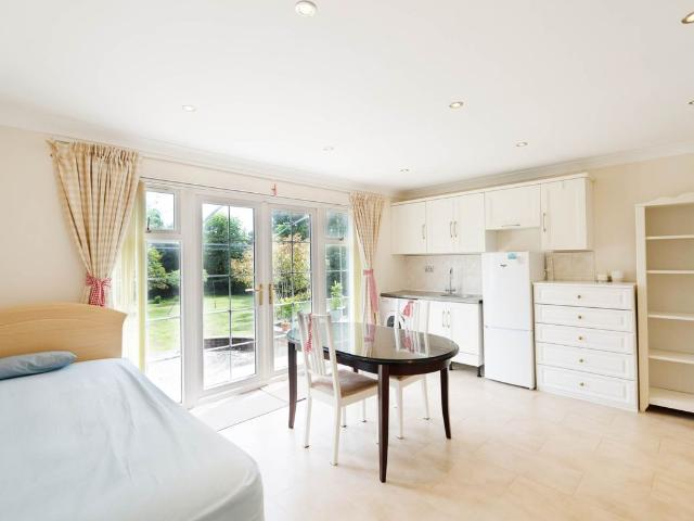 The Avenue, Worcester Park KT4, Studio to rent, £900 pcm | PrimeLocation