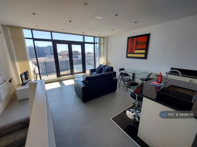 The Axis, Nottingham, NG1 2 bed flat to rent £1,600 pcm £369 pw