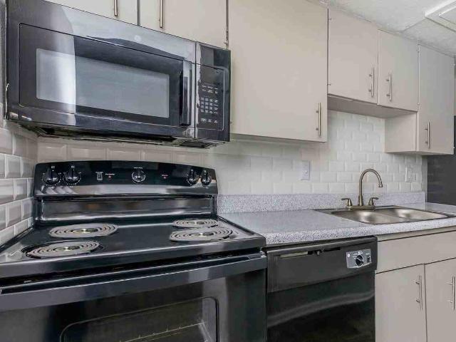 The Ayva at Oaklawn 3 Bedroom Apartment for Rent at 2601 Arroyo Ave, Dallas, TX 75219