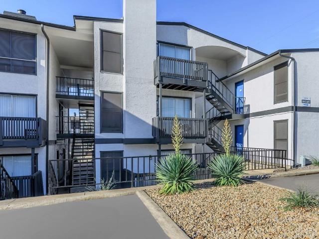 The Ayva at Oaklawn 3 Bedroom Apartment for Rent at 2601 Arroyo Ave, Dallas, TX 75219