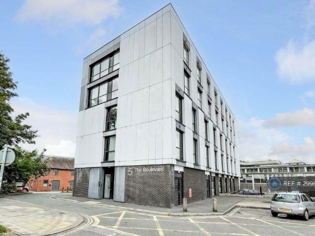 The Boulevard, Crawley, RH10 2 bed flat to rent £1,600 pcm £369 pw