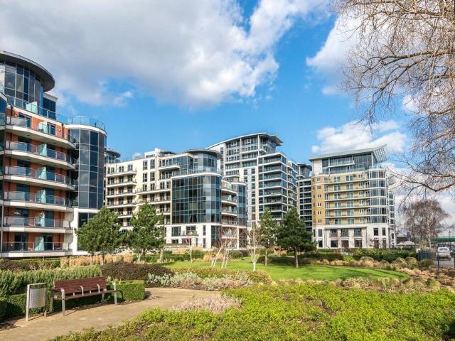 The Boulevard, Fulham, SW6 2 bed apartment to rent £3,150 pcm £727 pw