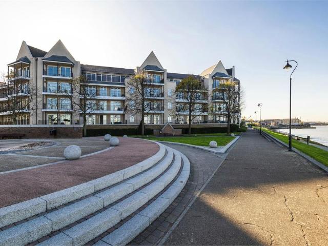 The Boulevard, Ingress Park. 2 bed apartment to rent £1,800 pcm £415 pw