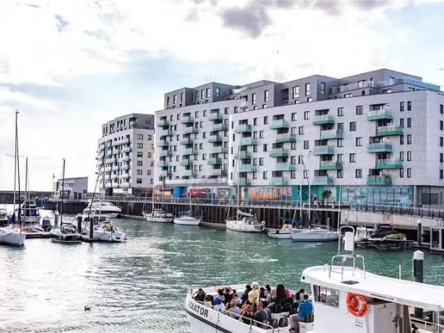The Boardwalk, Brighton Marina. 2 bed flat for sale £312,000