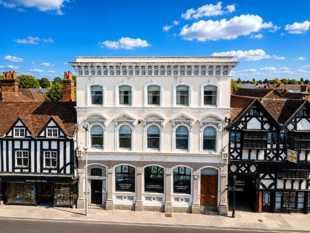 The Borough, Farnham, Surrey, GU9 2 bed apartment to rent £2,100 pcm £485 pw