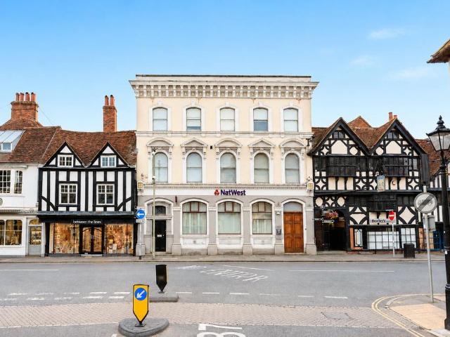 The Borough, Farnham, Surrey, GU9 2 bed apartment to rent £2,100 pcm £485 pw