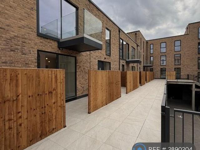 The Bays, Harlow, CM20 2 bed flat to rent £1,600 pcm £369 pw
