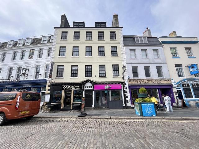 The Barbican, Plymouth, PL1 2 bed flat to rent £1,050 pcm £242 pw