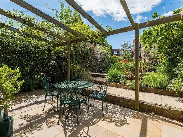 The Barons, Twickenham TW1, 2 bed maisonette to rent, £2,750 pcm | PrimeLocation