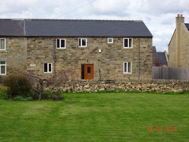The Barn, Kirk Edge Road, Worrall. 4 bed barn conversion to rent £1,900 pcm £438 pw