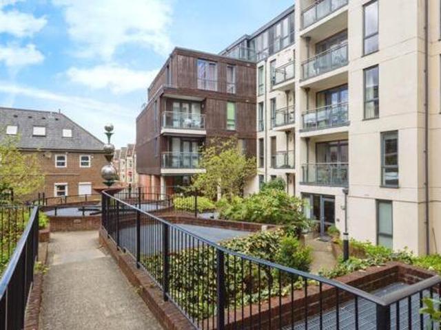 The Bars, Printing House Square, Guildford, 2 Bedroom Flat