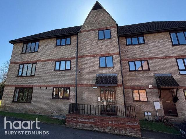 The Beeches, Out Risbygate, BURY ST. 2 bed apartment to rent £1,000 pcm £231 pw