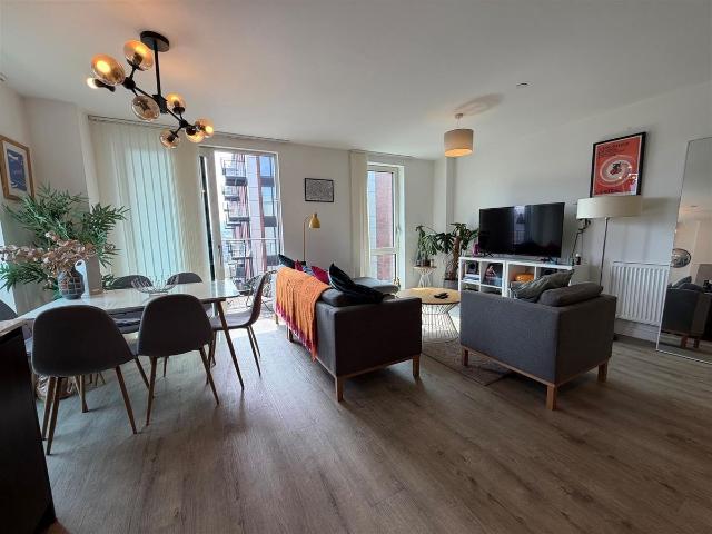 The Bellows, Lockside Lane, Salford M5, 3 bed flat to rent, £2,100 pcm | PrimeLocation