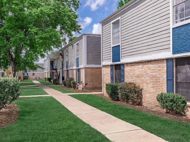 The Berkshire 2 Bedroom Apartment for Rent at 8600 Theta St, Houston, TX 77034 Edgebrook