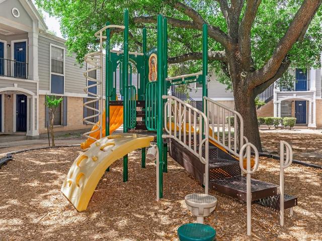 The Berkshire 2 Bedroom Apartment for Rent at 8600 Theta St, Houston, TX 77034 Edgebrook