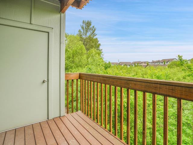 The Best of Both Worlds: Nature at your Doorstep, City at your Fingertips!
