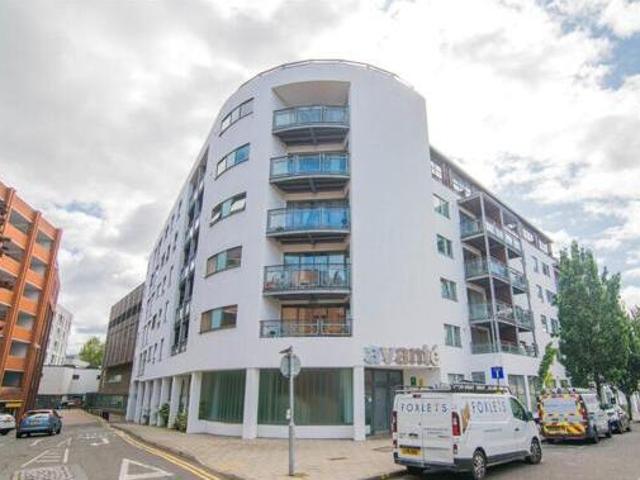 The Bittoms, Kingston Upon Thames, 2 Bedroom Apartment