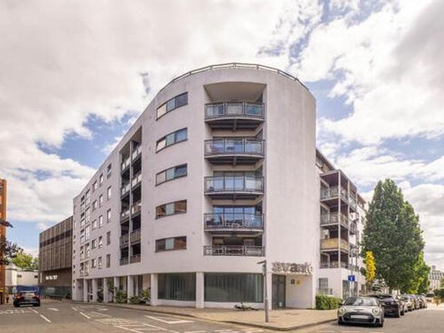 The Bittoms, Kingston Upon Thames, 2 Bedroom Flat
