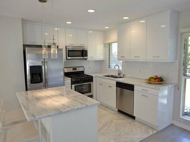 The Biarritz Apartments 2 Bedroom Apartment for Rent at 316 San Vicente Blvd, Santa Monica, CA 90402 North of Montana