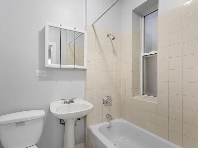 The Birchmont 3 Bedroom Apartment for Rent at 1456 W Fargo Ave, Chicago, IL 60626 Rogers Park