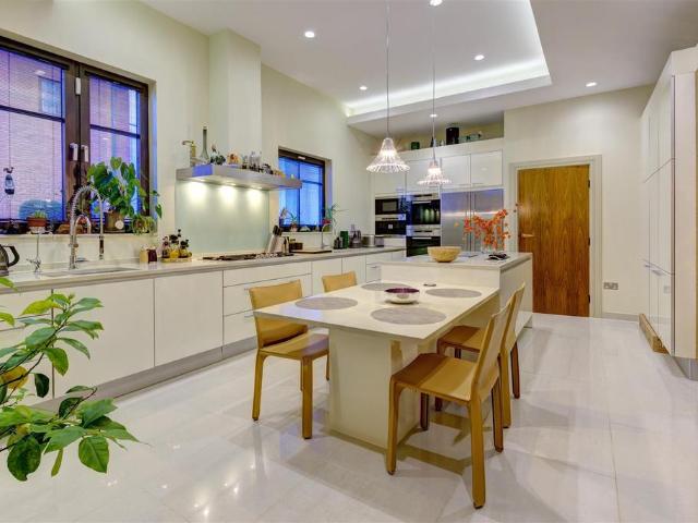 THE BISHOPS AVENUE, KENWOOD, N2 3 bed apartment to rent £21,667 pcm £5,000 pw