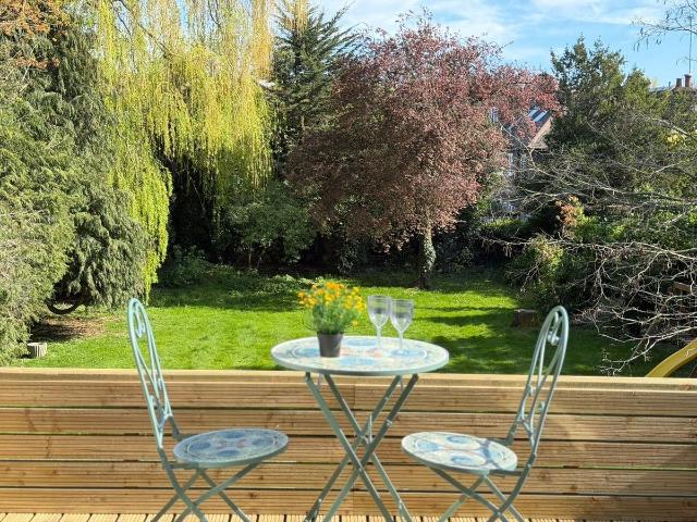 The Bishops Avenue, London N2, 1 bed semi detached house to rent, £2,400 pcm | PrimeLocation